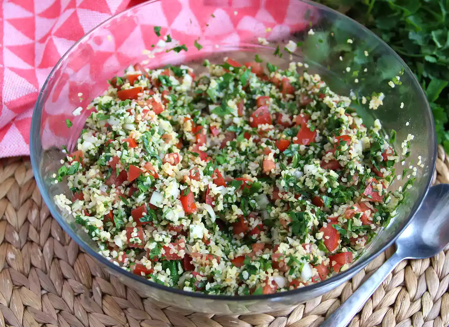 Przepis na libański tabbouleh, aromatyczny i świeży