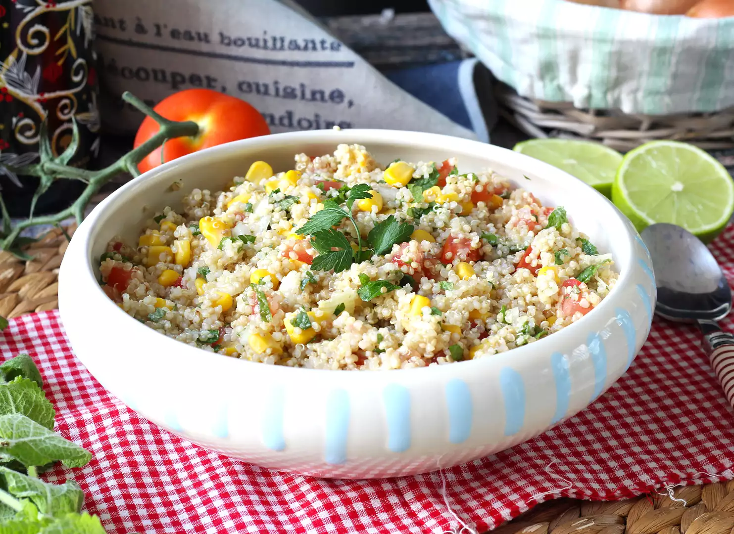 Sałatka z komosy ryżowej o smaku tabbouleh: orzeźwiająca i jeszcze zdrowsza
