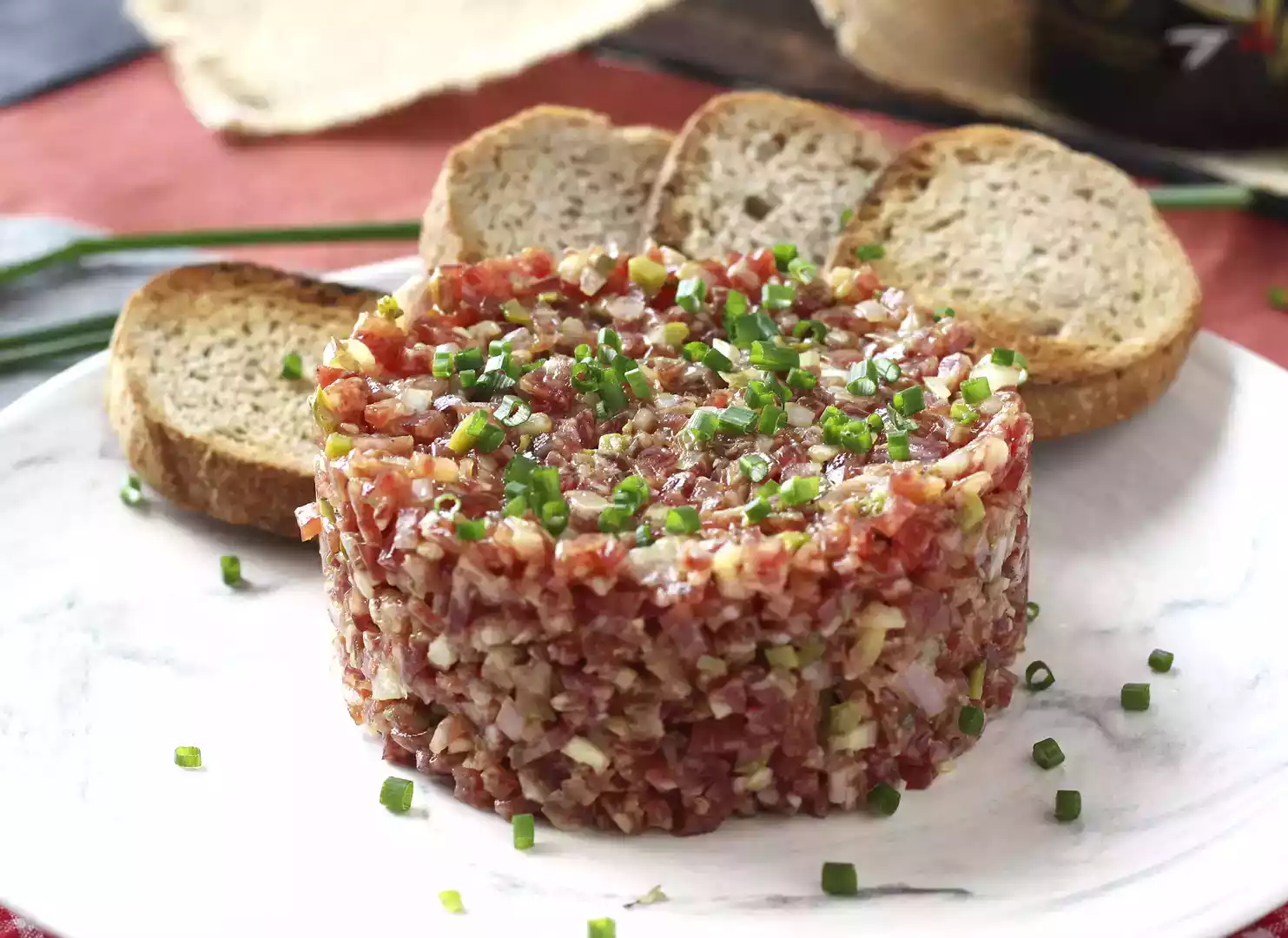 Tartar de fuet: ekspresowa wersja klasycznego tatara ze steku