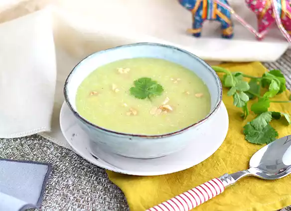 Przepis na zupę z porów, mleka kokosowego i curry